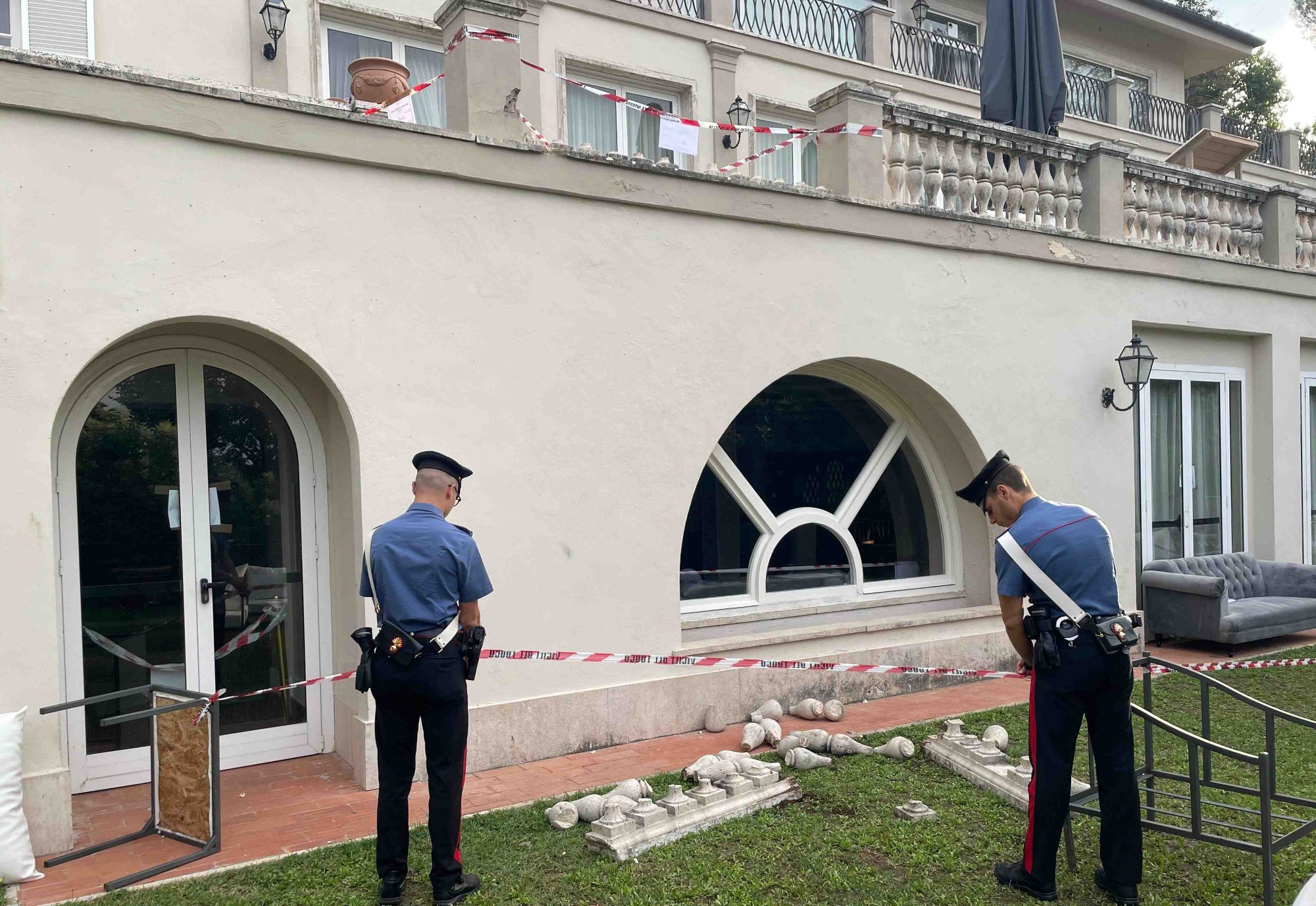 Cassia: cede un parapetto durante una festa, sei ragazzi feriti nella caduta | lucianamiocchi